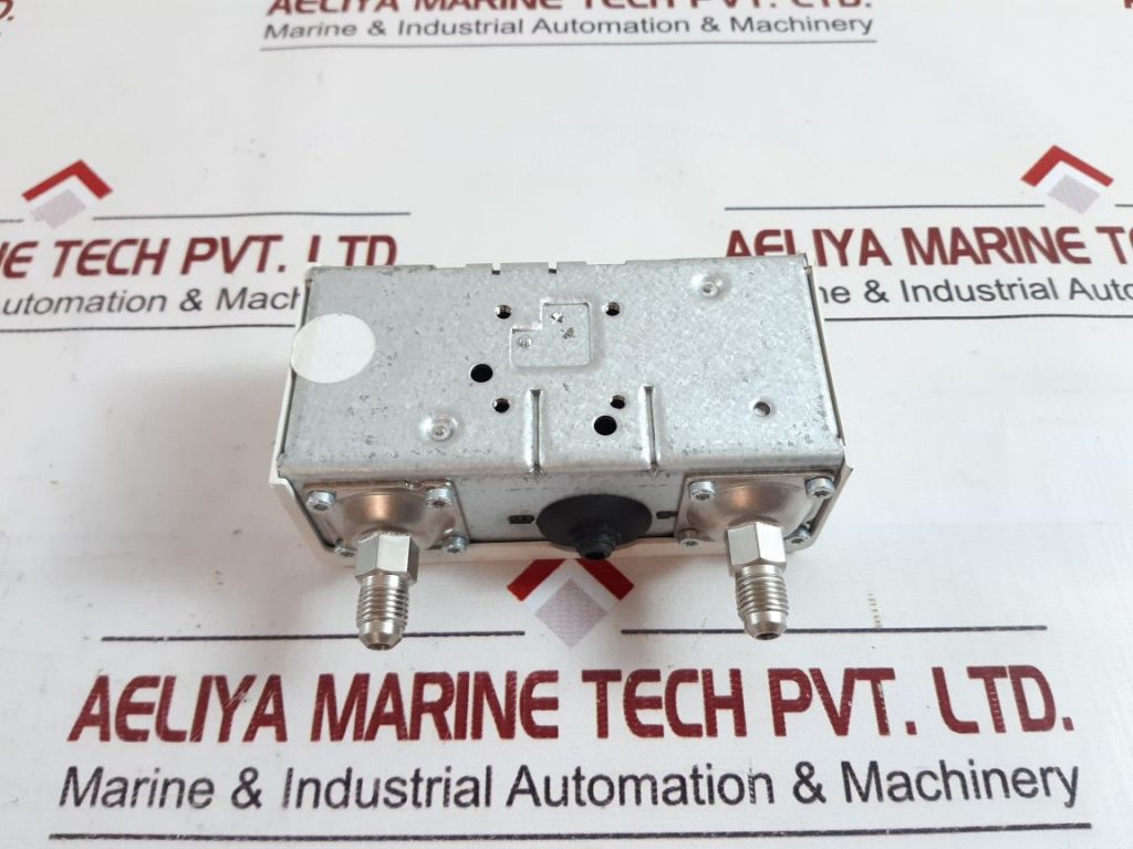 DANFOSS KP15 DUAL PRESSURE SWITCH 0.7-4 BAR - Aeliya Marine