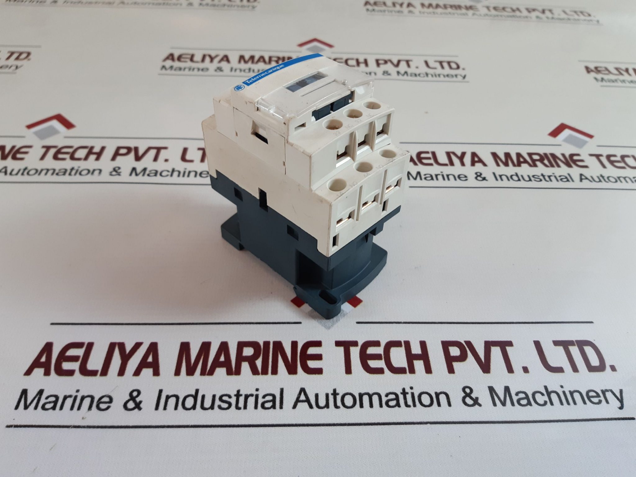 TELEMECANIQUE SCHNEIDER ELECTRIC CAD32 M7 CONTACTOR 220V - Aeliya Marine