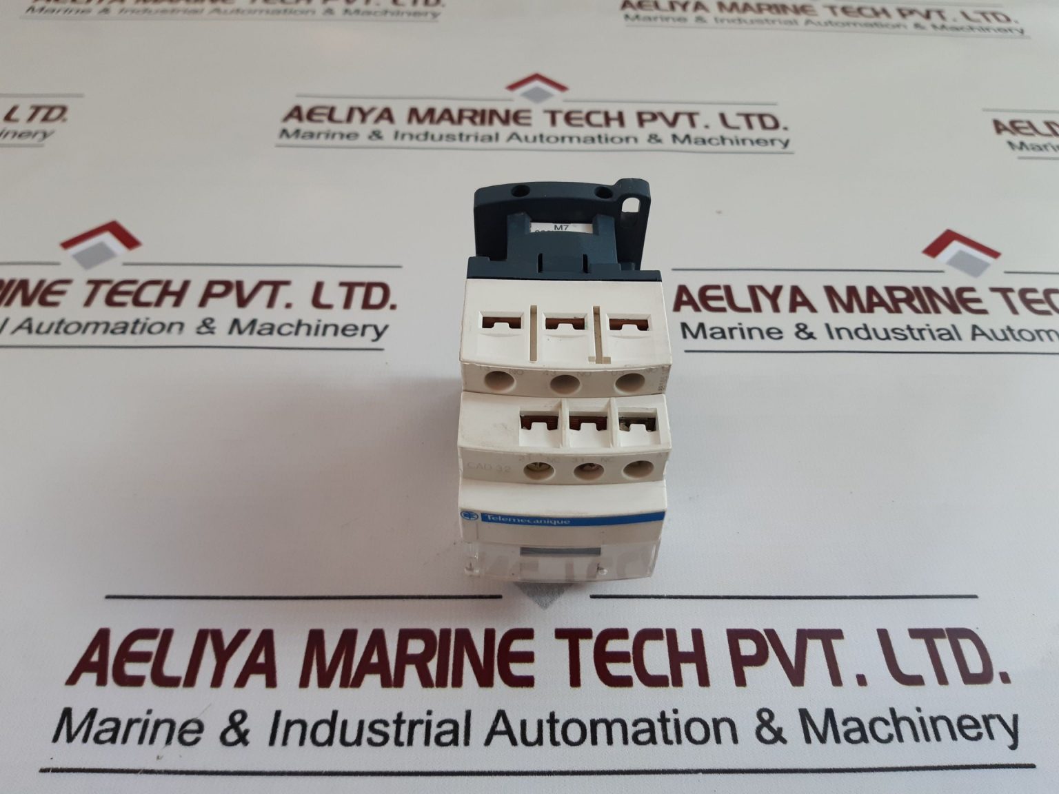 TELEMECANIQUE SCHNEIDER ELECTRIC CAD32 M7 CONTACTOR 220V - Aeliya Marine