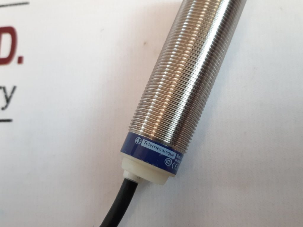 TELEMECANIQUE SCHNEIDER ELECTRIC XS618B1MAL2 INDUCTIVE PROXIMITY SWITCH ...
