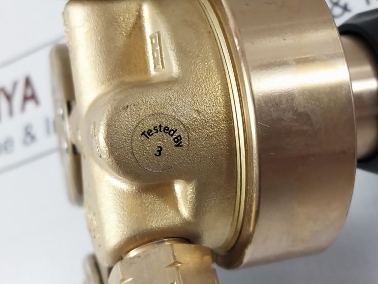 Wescol 0101-140 2 Gauge Pressure Regulators - Aeliya Marine