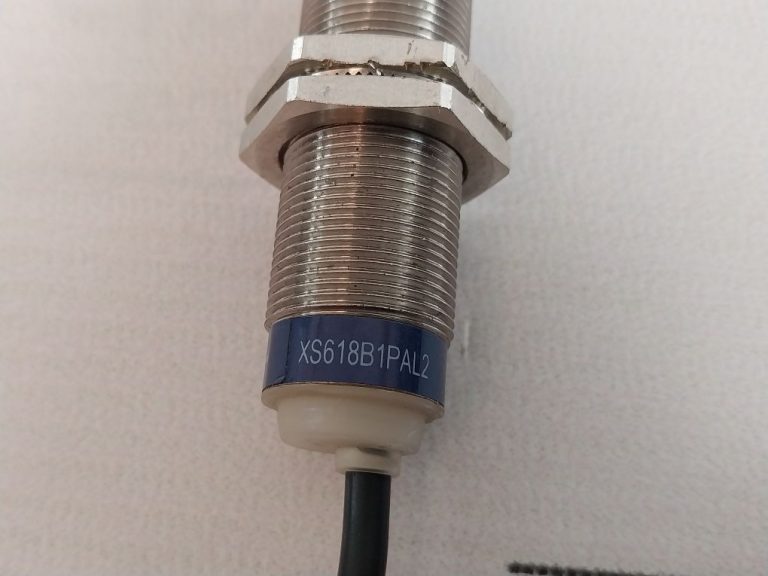 Telemecanique Xs618b1pal2 Inductive Proximity Sensor 48v - Aeliya Marine