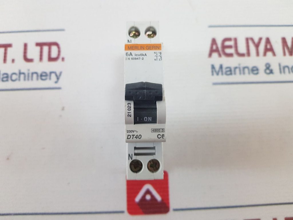 Merlin Gerin Schneider Electric Dt40 Circuit Breaker 230v - Aeliya Marine
