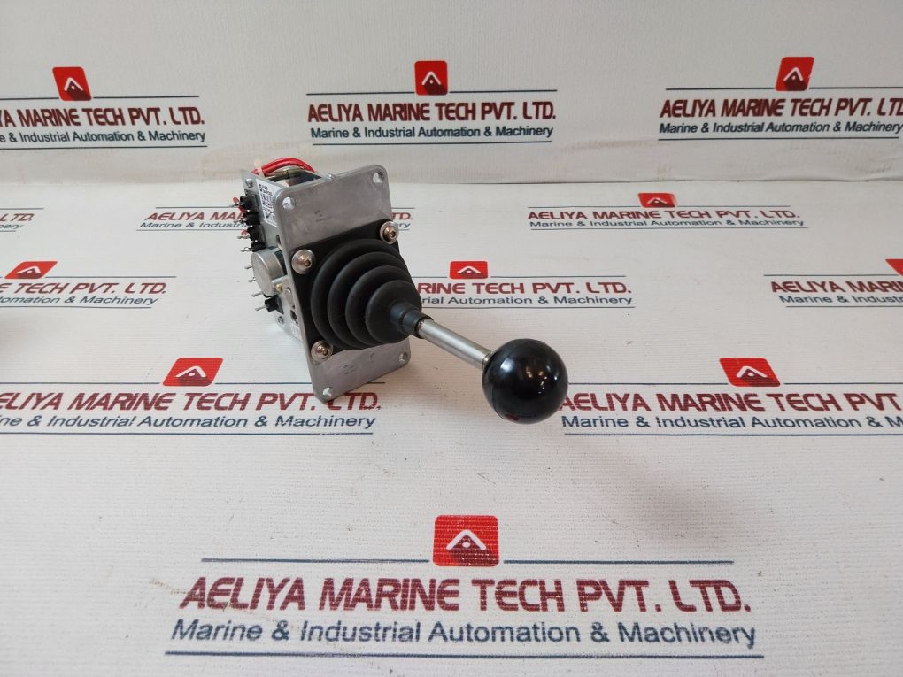 Sauer Danfoss Mch51ab1174 Control Handle Joystick 12vdc - Aeliya Marine