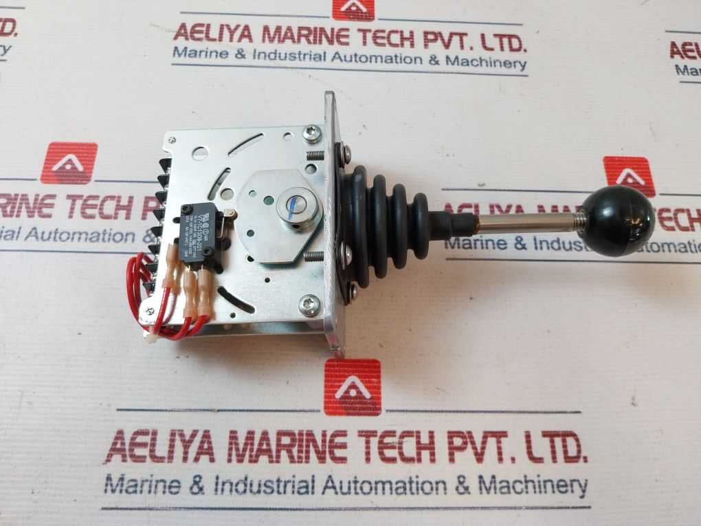 Sauer Danfoss Mch51ab1174 Control Handle Joystick 12vdc - Aeliya Marine
