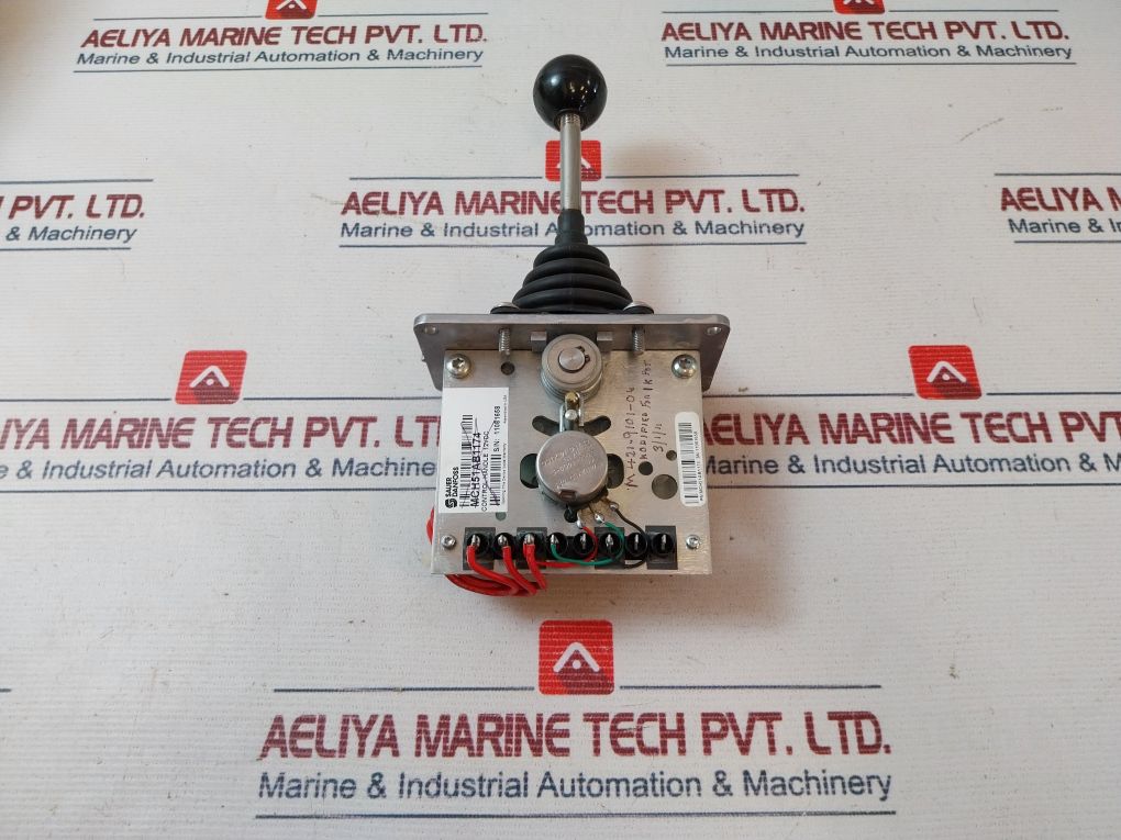 Sauer Danfoss Mch51ab1174 Control Handle Joystick 12vdc - Aeliya Marine