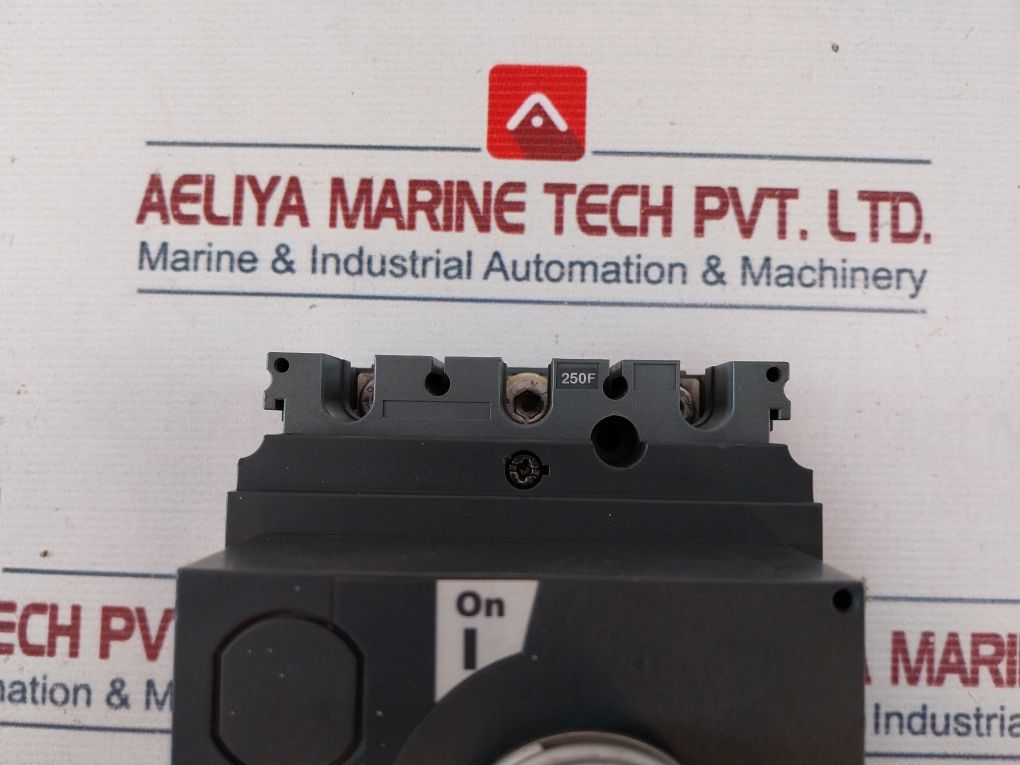 Schneider Electric Cvs250f Circuit Breaker 200a/40°c - Aeliya Marine