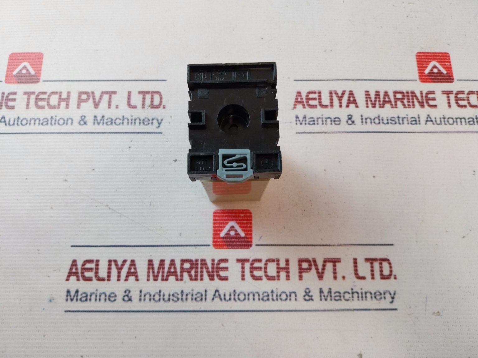 Omron 61f-gp-n Floatless Level Switch With Base 240 Vac - Aeliya Marine