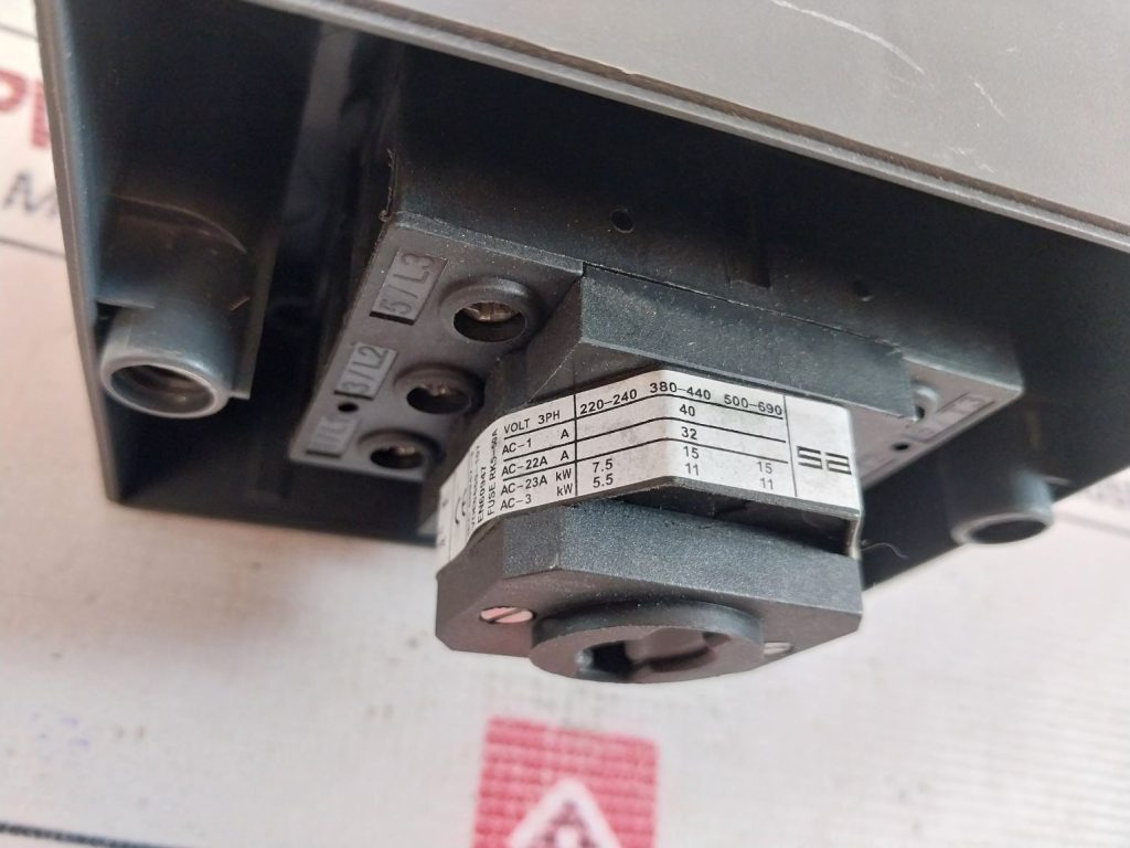 Salzer Lb232 Load Break Switch Ip65 - Aeliya Marine