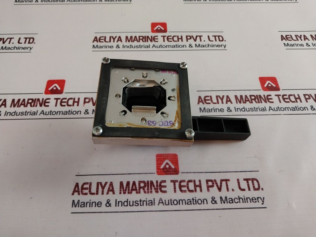 Siemens 8uc63 Door-coupling Rotary Operating Mechanism - Aeliya Marine