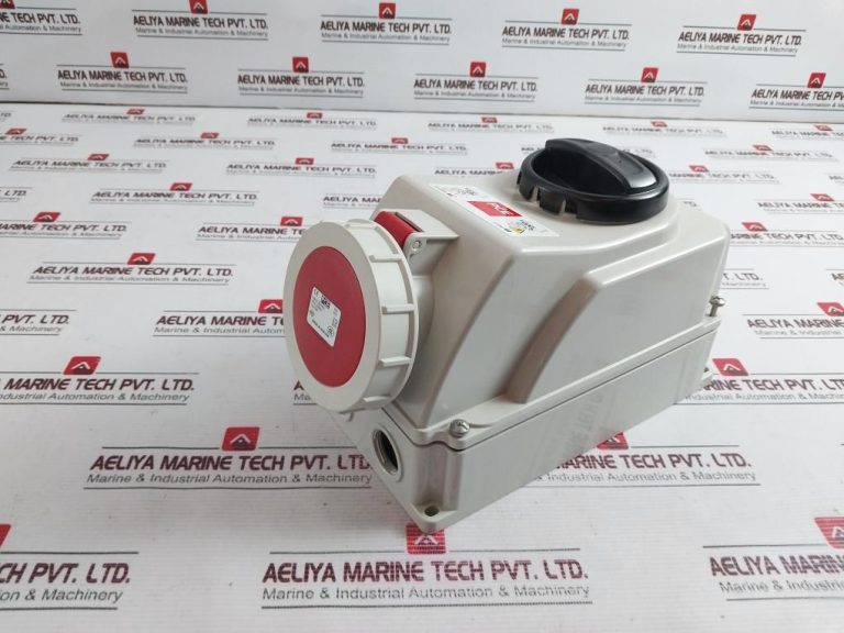 Pce 75242 Switch Interlocked Socket - Aeliya Marine