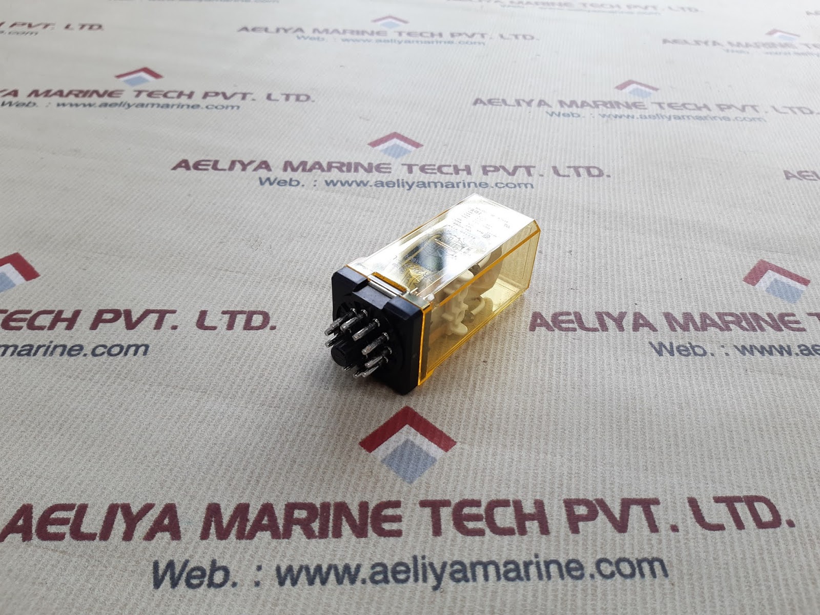 Idec rr2kp-u relay 220v 50/60hz - Aeliya Marine