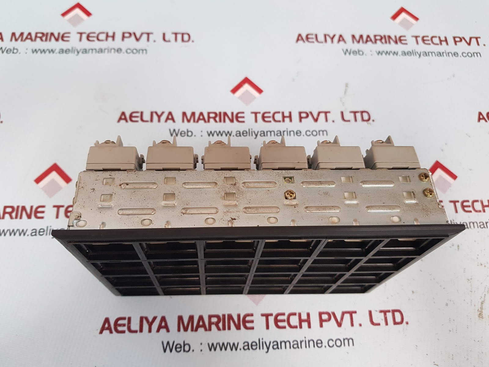 IDEC SLC 30N SIGNALING LIGHTS - Aeliya Marine