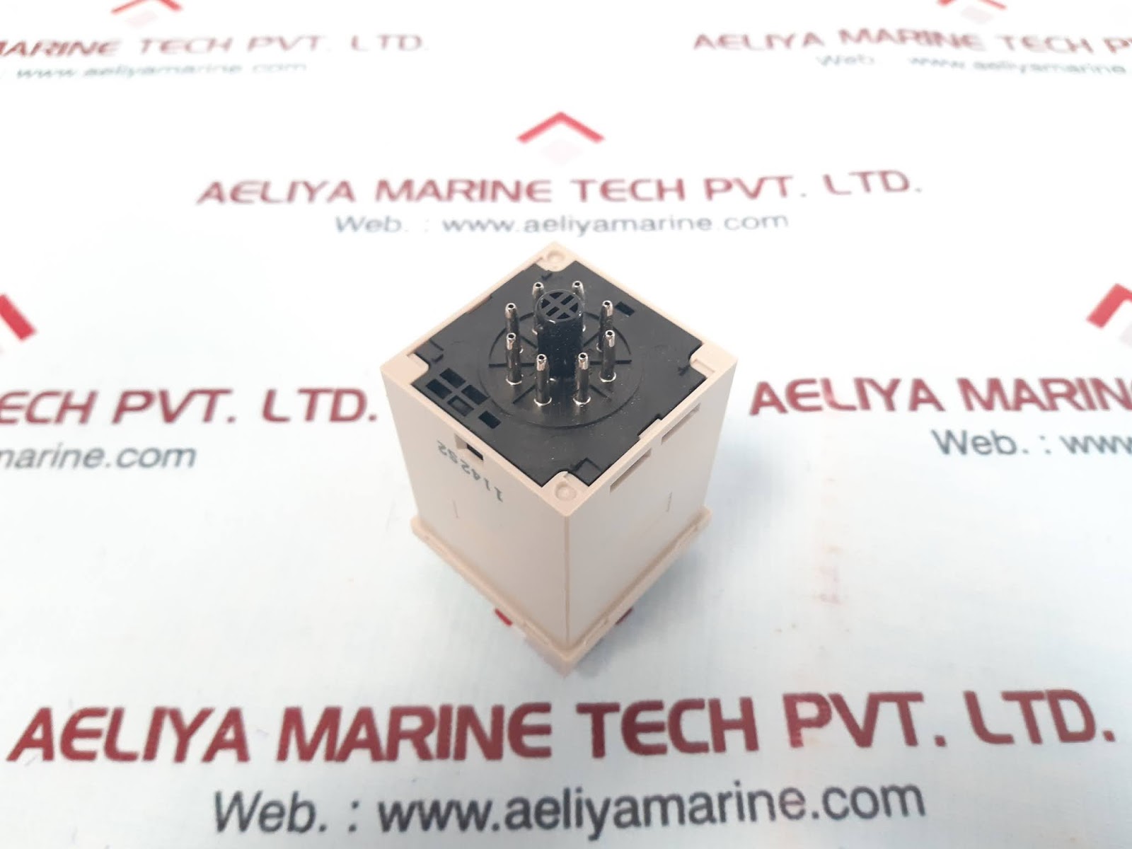 Omron h3cr-a8e timer 100-240vac /100-125vdc 50/60hz - Aeliya Marine