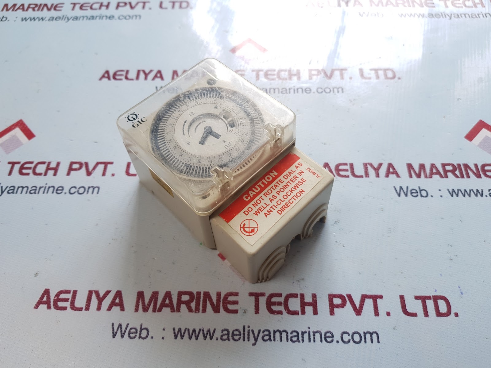 L&T FM/1 QUARTZ ANALOG TIME SWITCH QRTUZH - Aeliya Marine