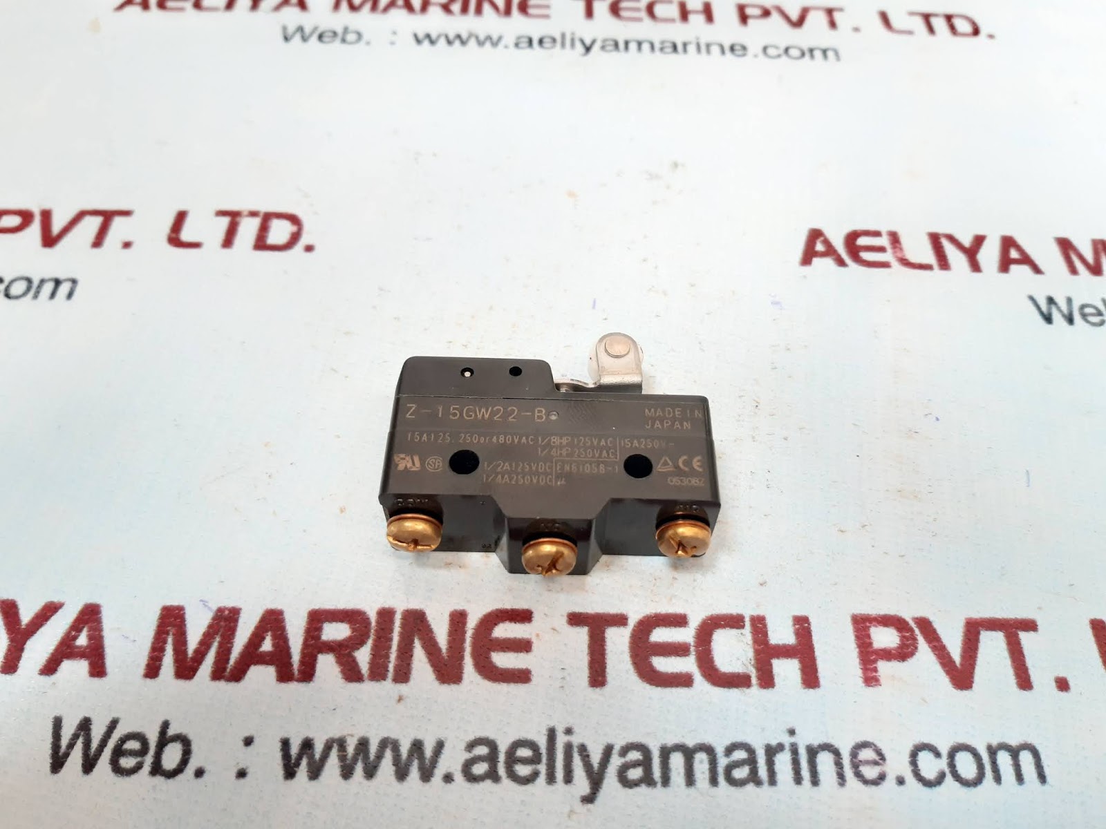 OMRON Z-15GW22-B ROLLER LEVER SPDT MICRO SWITCH - Aeliya Marine