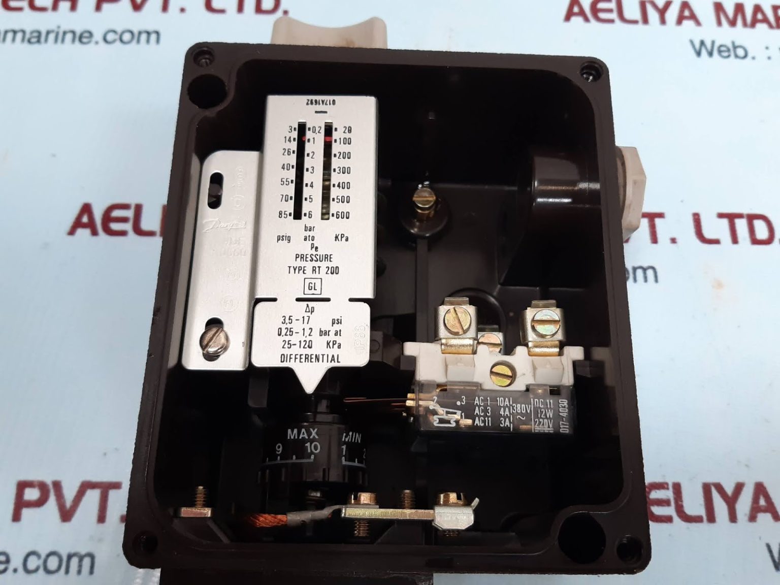 DANFOSS RT 200 PRESSURE SWITCH - Aeliya Marine