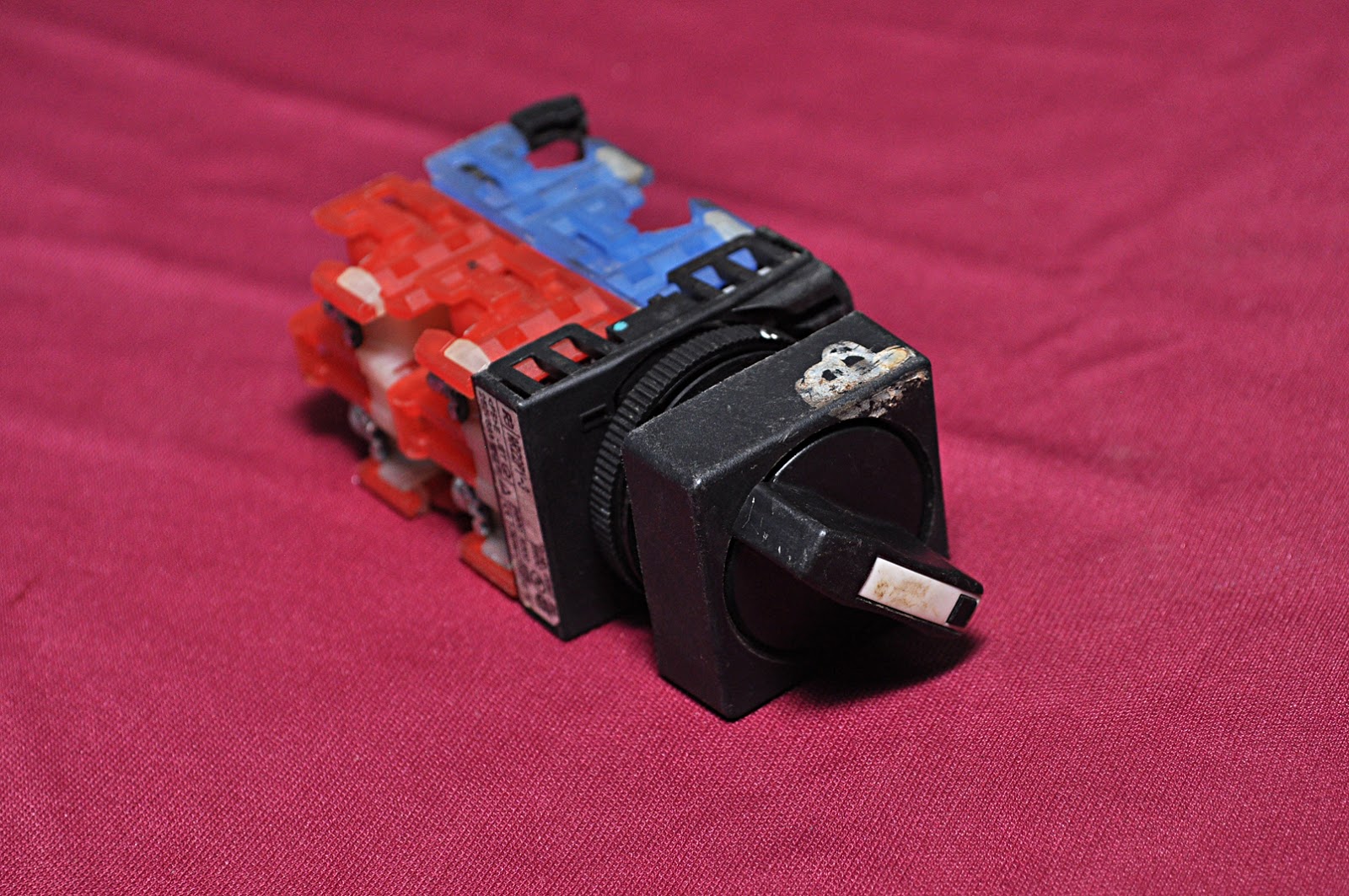 Fuji ar22py-3 push button - Aeliya Marine