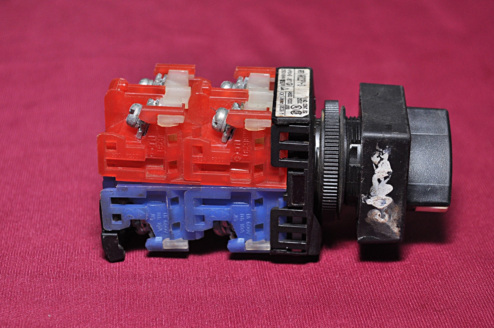 Fuji ar22py-3 push button - Aeliya Marine