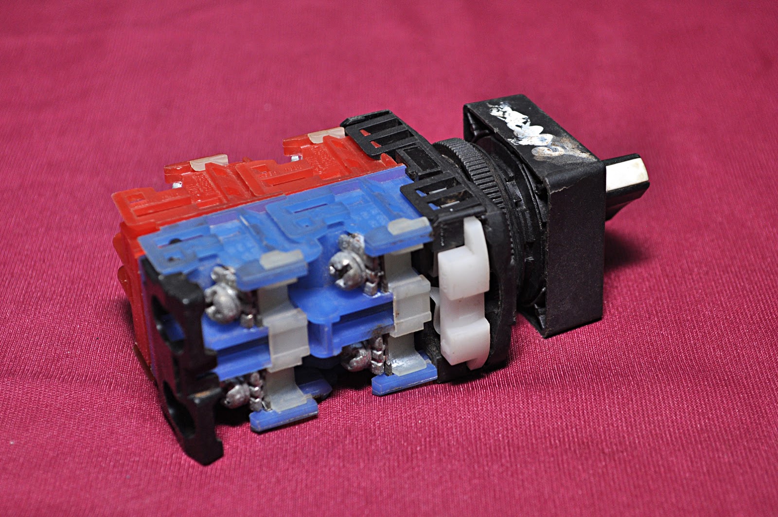 Fuji ar22py-3 push button - Aeliya Marine