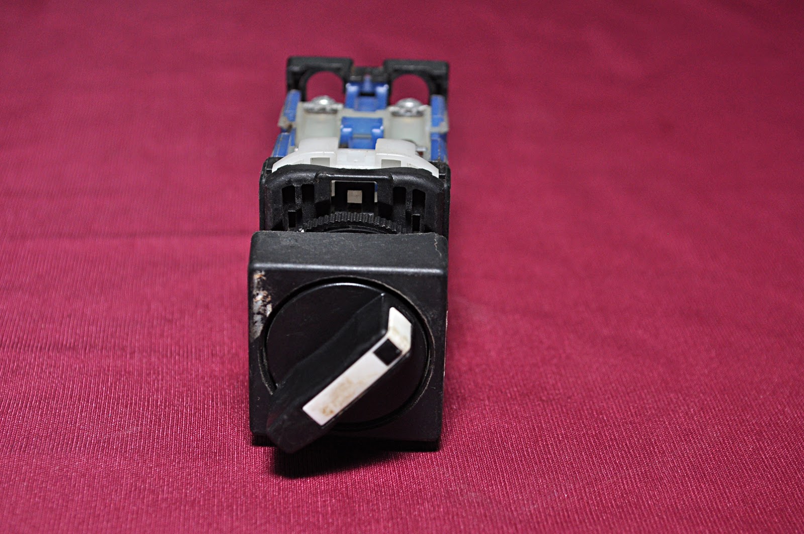 Fuji ar22py-3 push button - Aeliya Marine